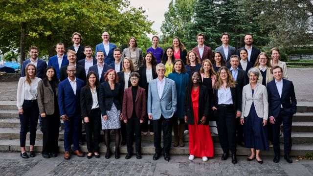 Who stands behind elea? - elea