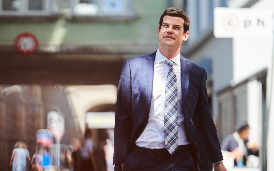 Who stands behind elea? - elea